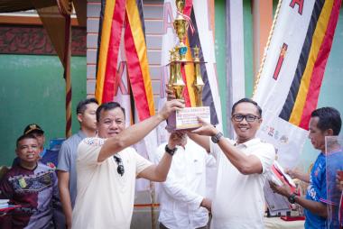 Bupati Kuantan Singingi Beri Hadiah 10 Jalur Pemenang Festival Pacu ...